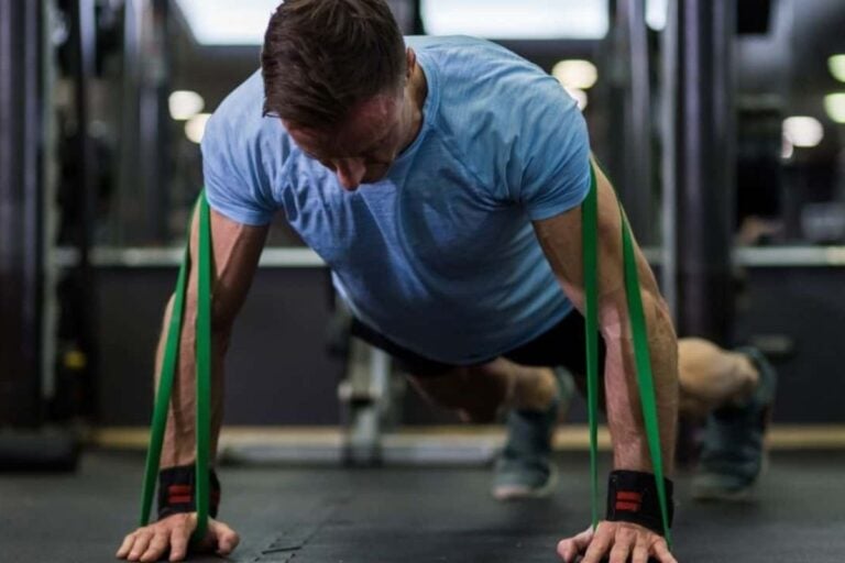 6 Best Resistance Band Quad Exercises To Dominate Your Leg Day