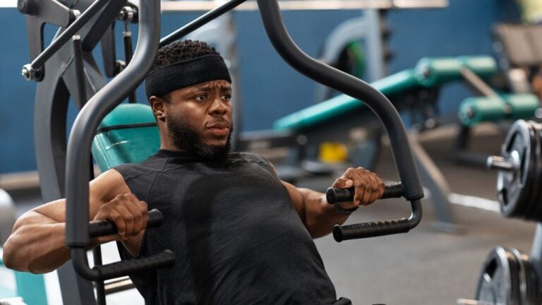 Gym Machine Chest Workout: 8 Best Exercises & Training Plan