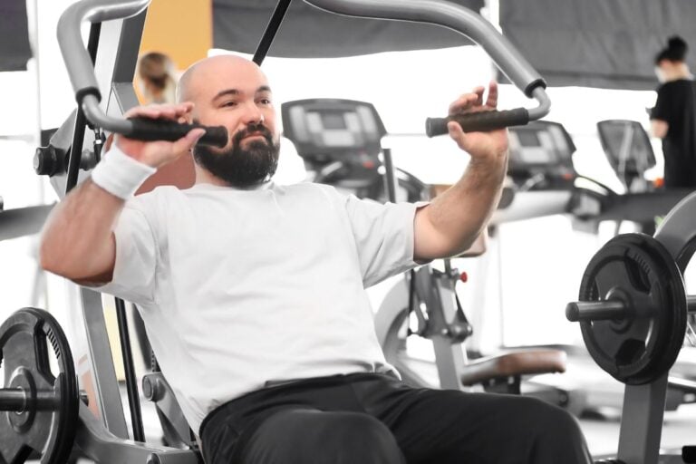 Gym Machine Chest Workout: 8 Best Exercises & Training Plan