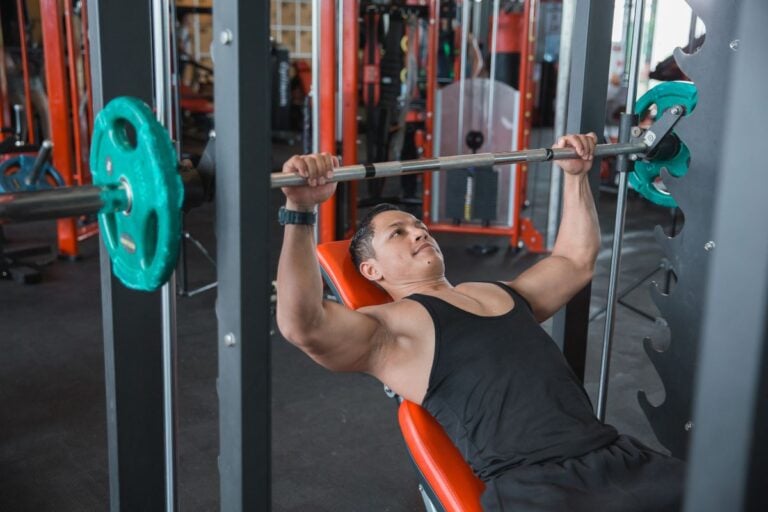 Gym Machine Chest Workout: 8 Best Exercises & Training Plan